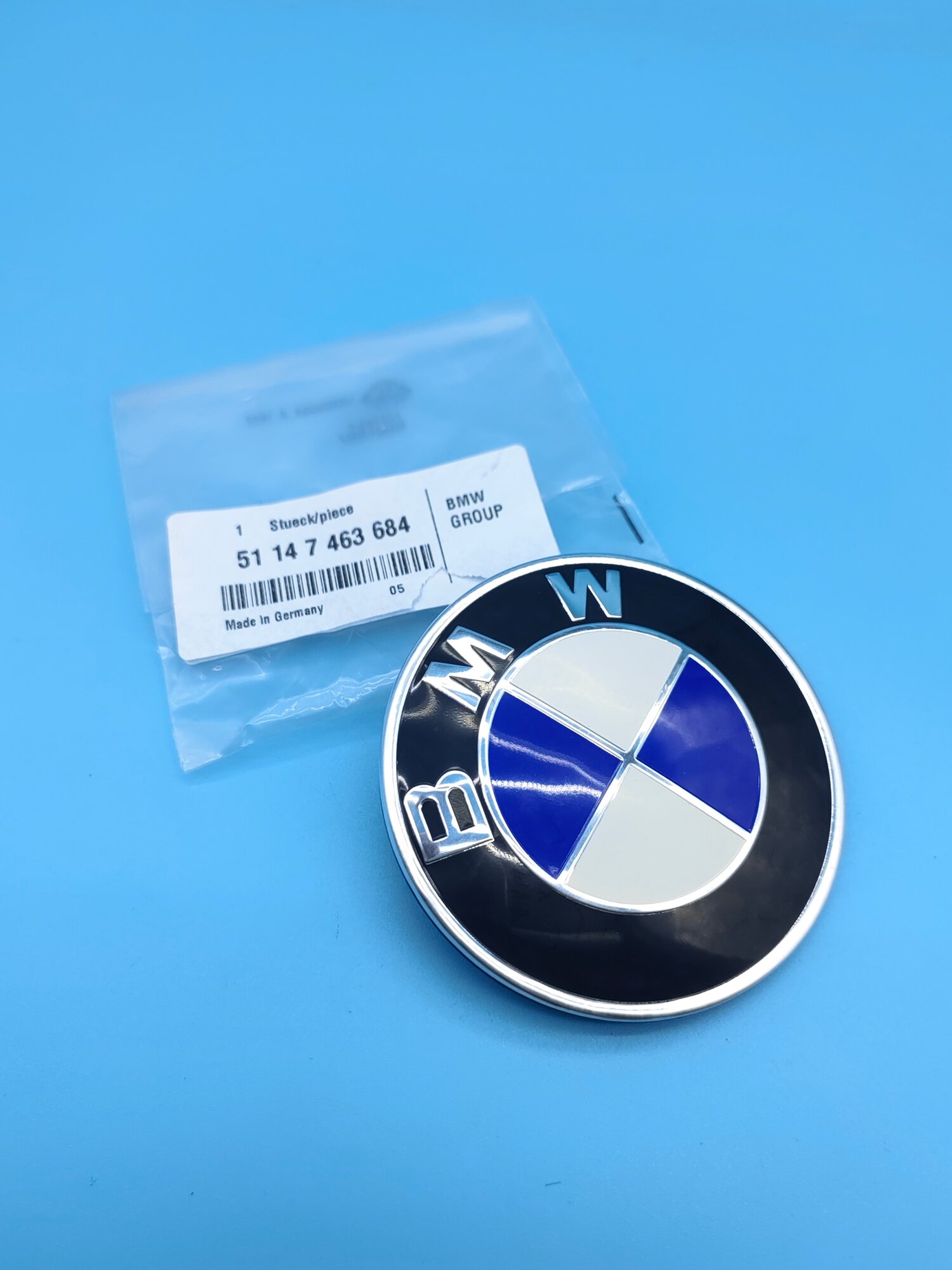 BMW Эмблема капота BMW 51147463684