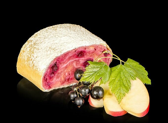 Штрудель Герр Штрудель, с чёрной смородиной, яблоко, 8 порций, 1200 грамм