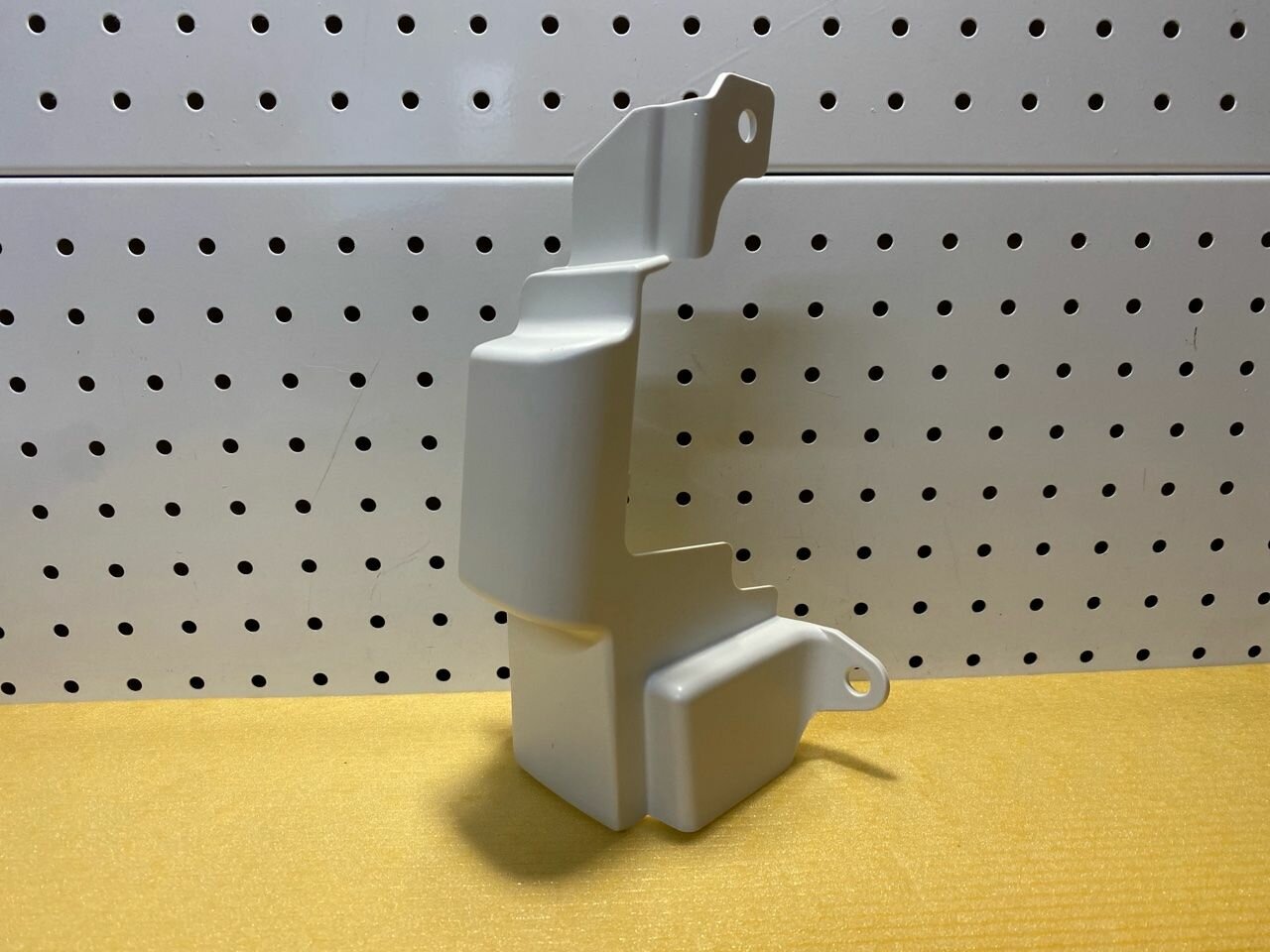 Кожух стойки двери левый MAN TGS TGX TGL (крышка петли двери) МАН ТГС ТГХ ТГЛ ТГМ