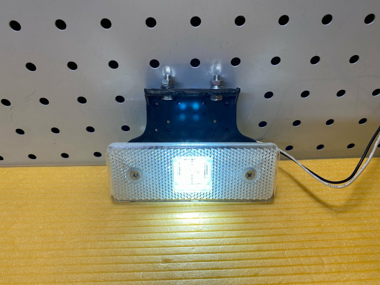 Фонарь LED бортовой габаритный Classic Z МАН ДАФ рено вольво мерседес шмиц ивеко скания кегель крона крона