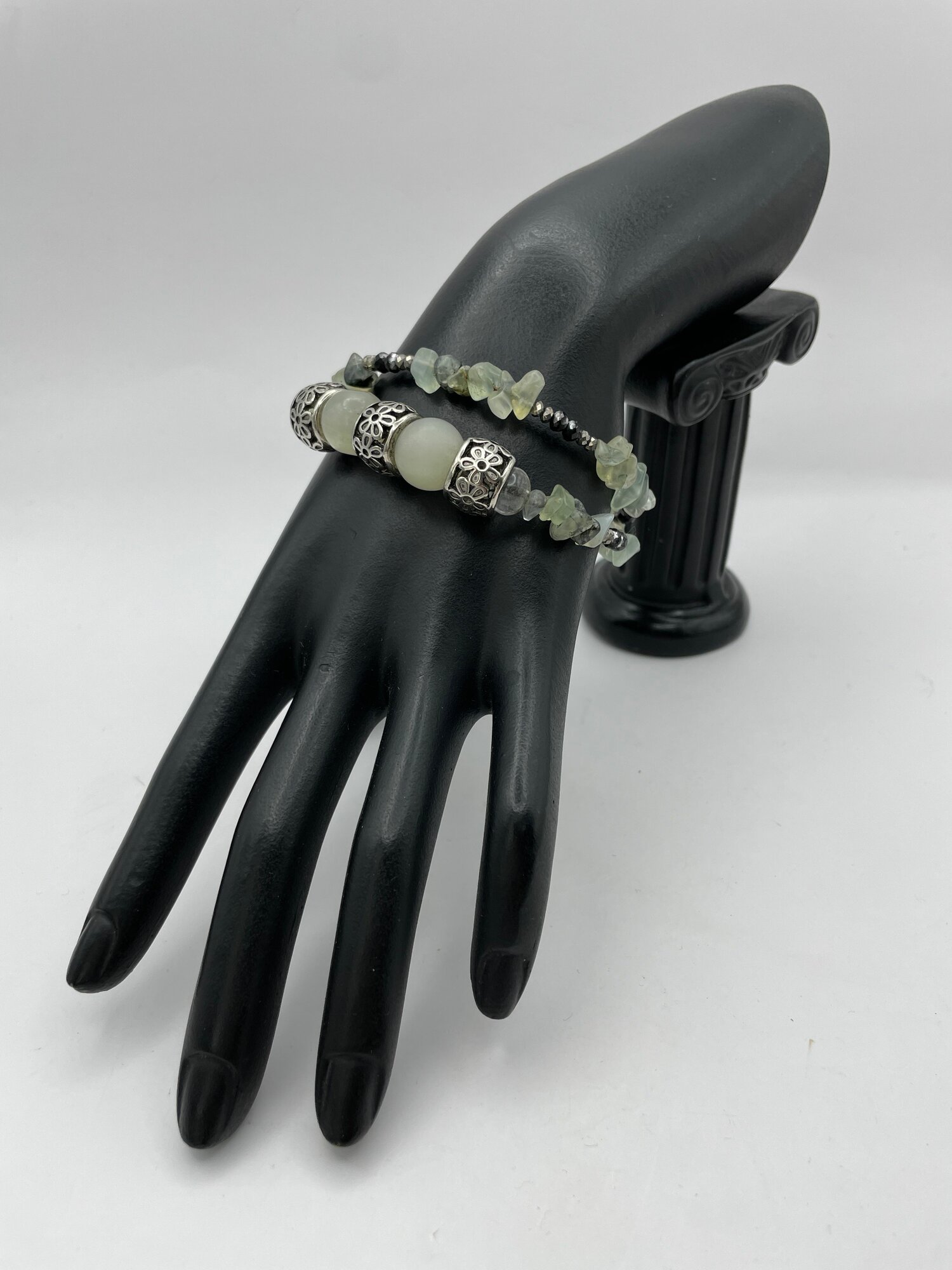 Советский винтажный браслет, камень пренит, времен СССР