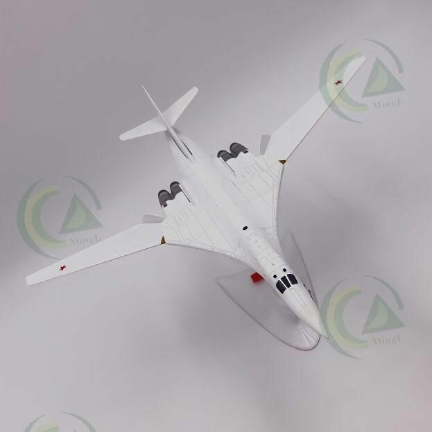 Модель самолёта Белый лебедь TU-160, пластик, металлический сплав, 1:200