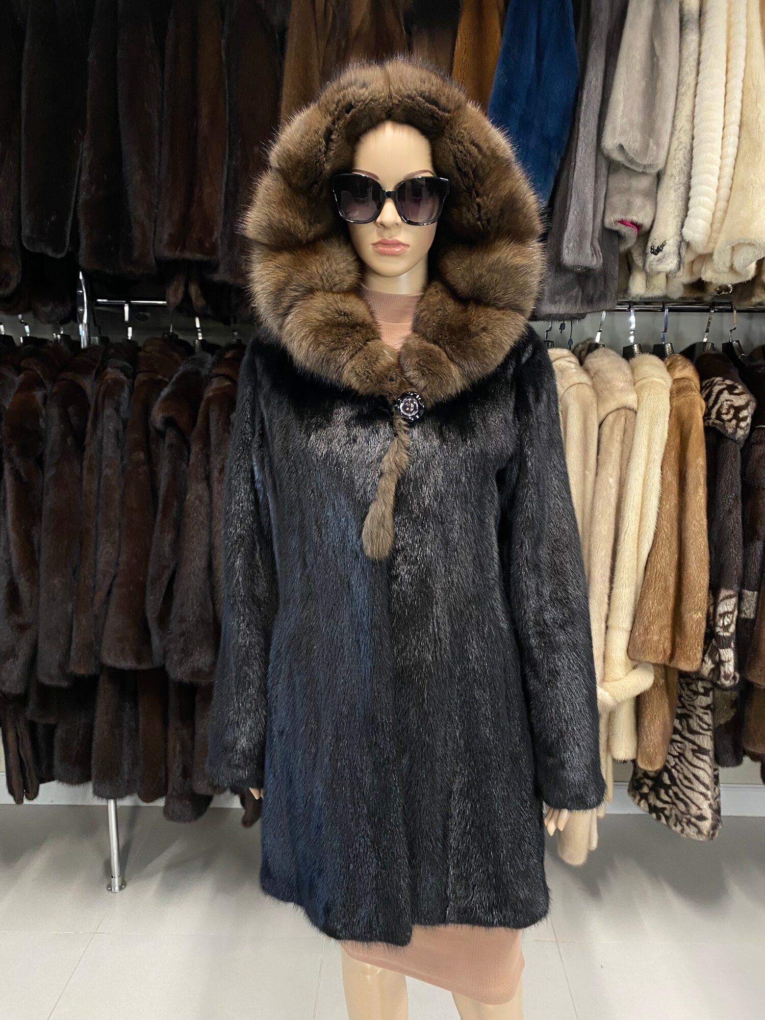 Шуба. Стильная. Норка с соболем 42-44 р.