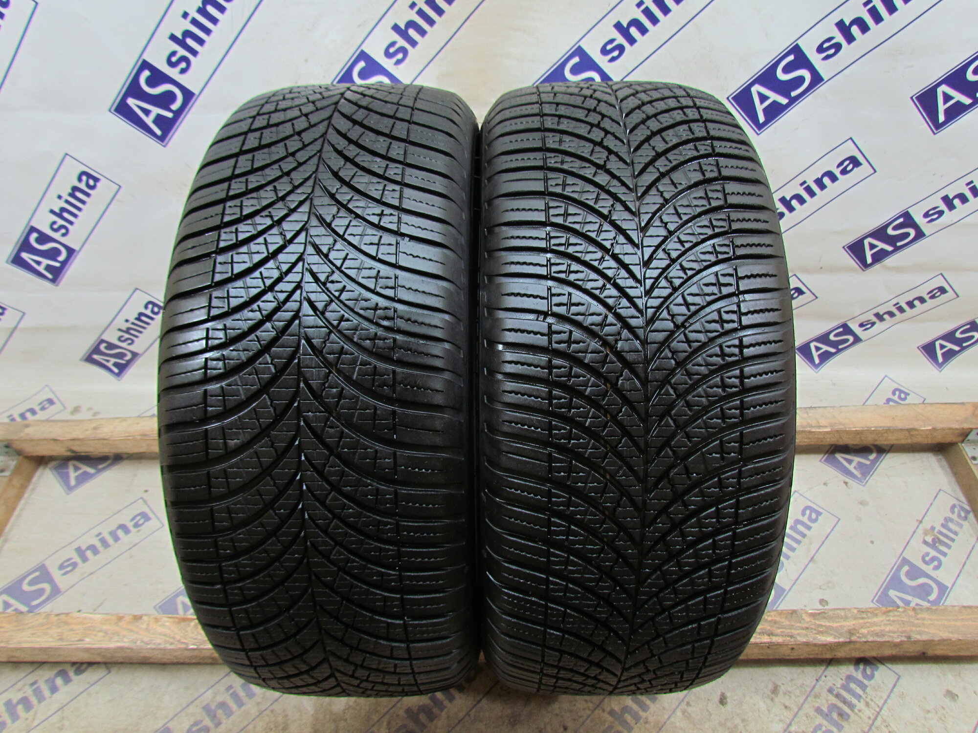 Goodyear Vector 4Seasons GEN-3 245 45 R18 летние БУ шины 5-10% износ , артикул 0026018