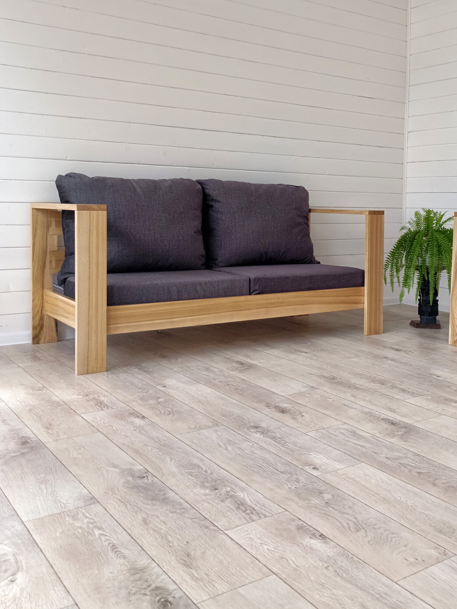 Диван из массива дерева Ясень