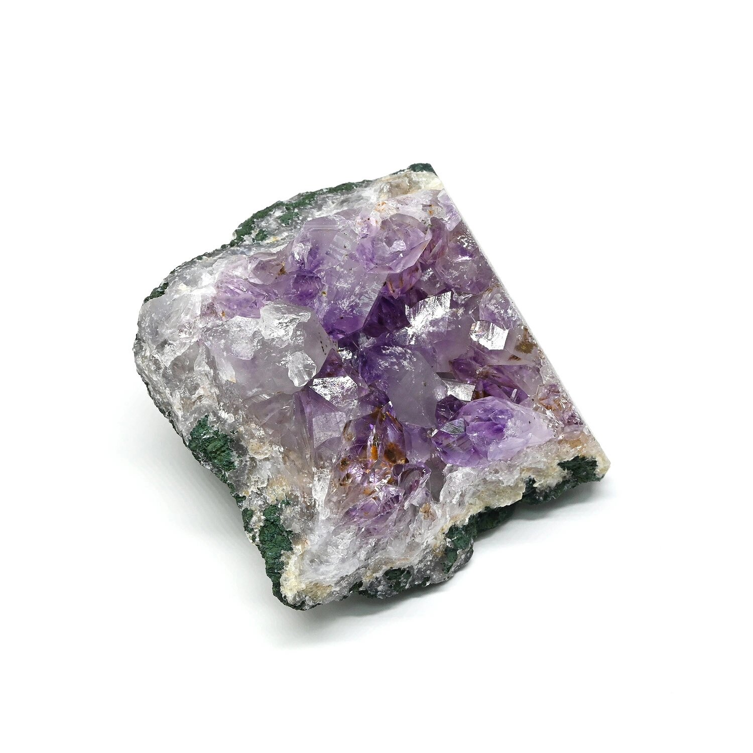 Друза аметистовая вес 136г, размер 58*56*37мм .