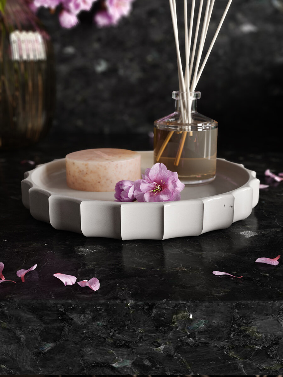 Поднос для ванной, подставка для косметики, 17х17 см. серая глянцевая.