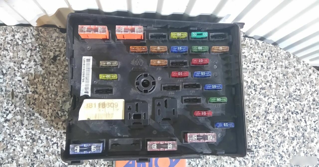 Блок предохранителей Фольксваген пассат Б6 2л АКПП 63592777