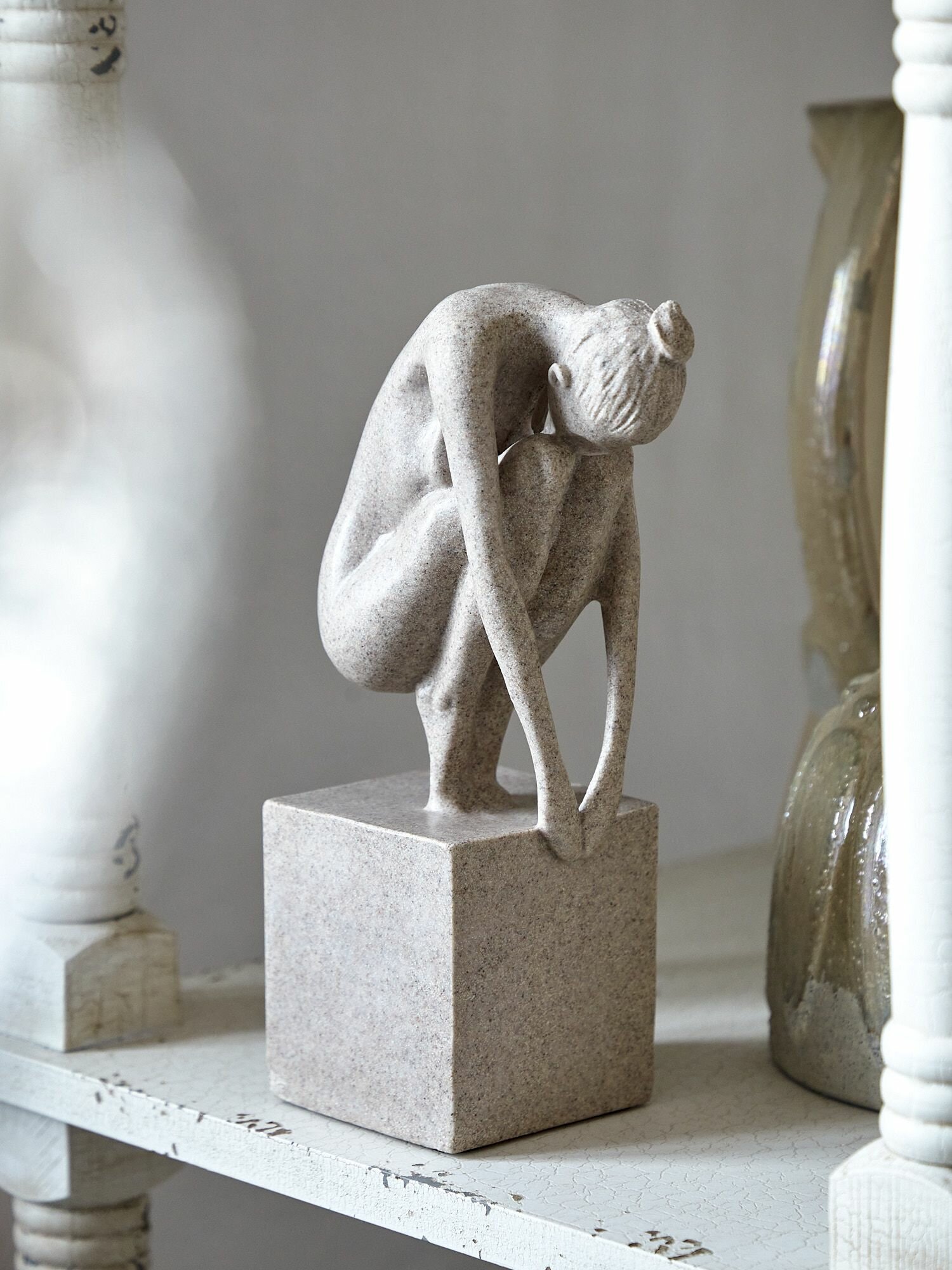 Статуэтка Glasar "Девушка и йога", бежево-коричневая, 15×9×27 см