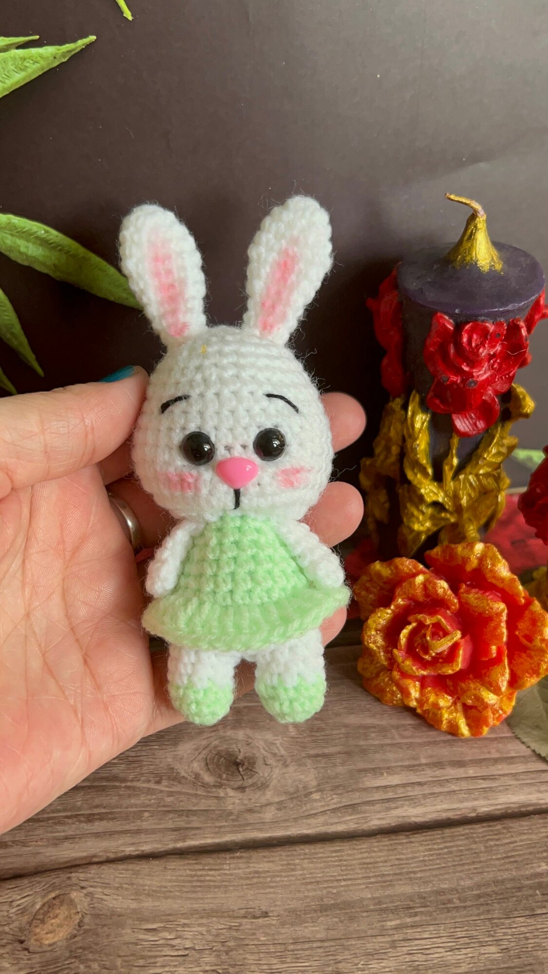 Вязаная игрушка подвеска на рюкзак . Зайка игрушка ручной работы