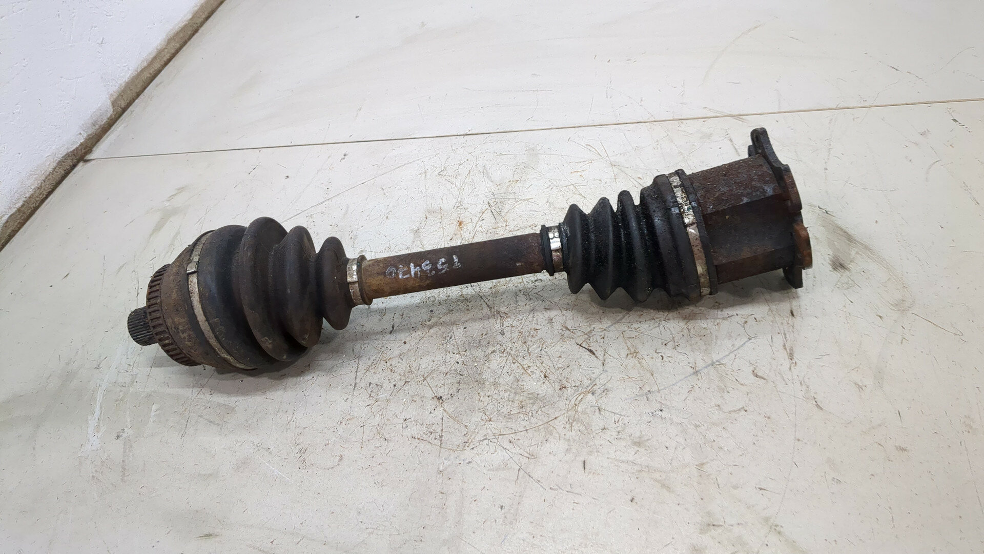 Полуось (вал, шрус) левая передняя Volkswagen Sharan Б/У