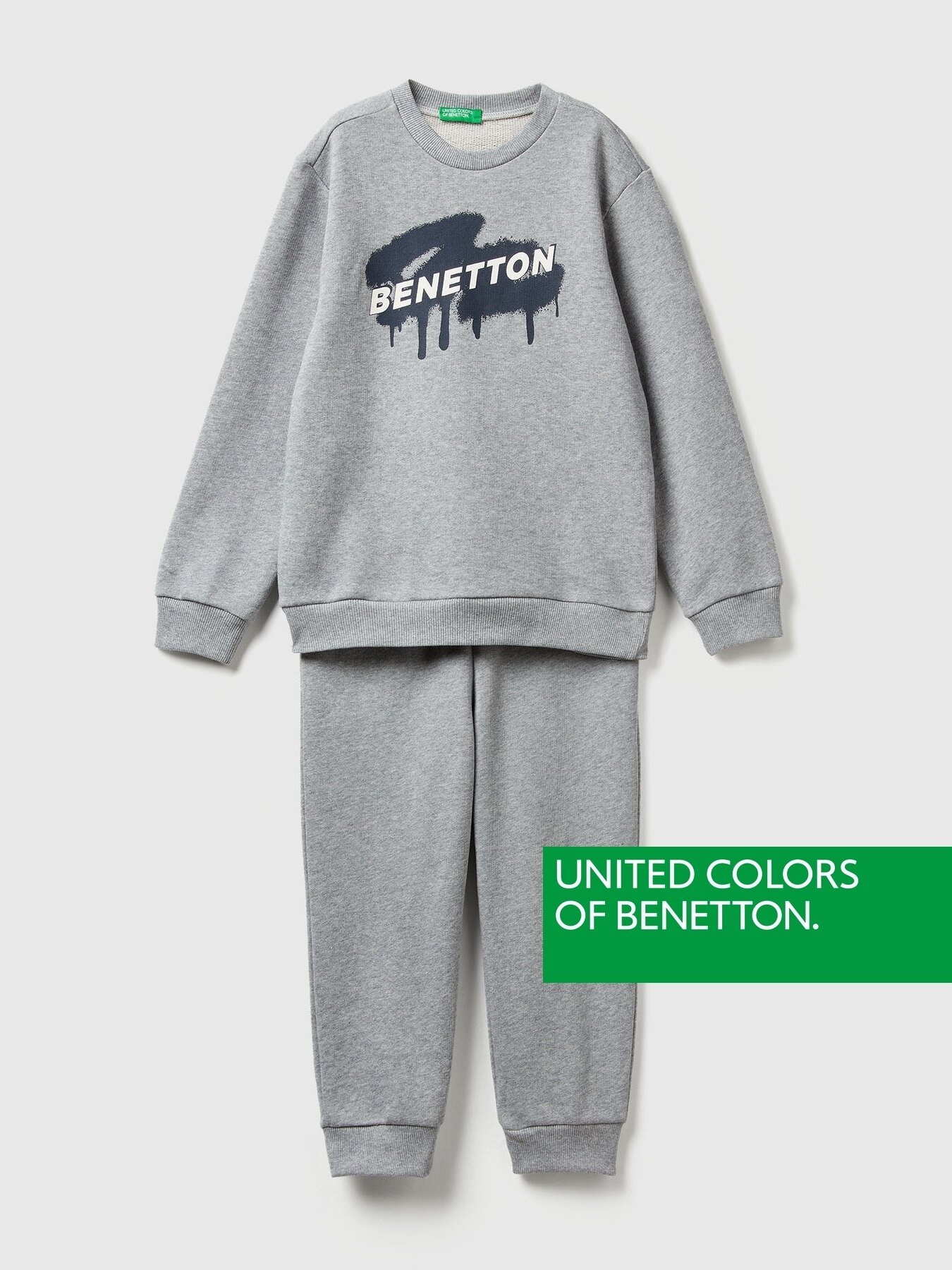 Костюм спортивный