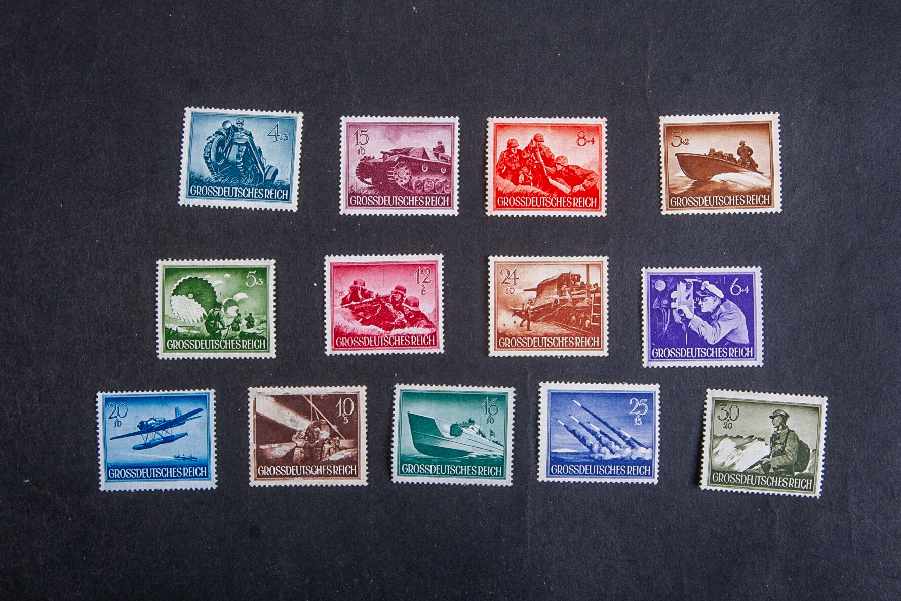 Почтовые марки Германия 1944 г. , Третий рейх, . День Армии и Флота . Серия 13 марок MNH !
