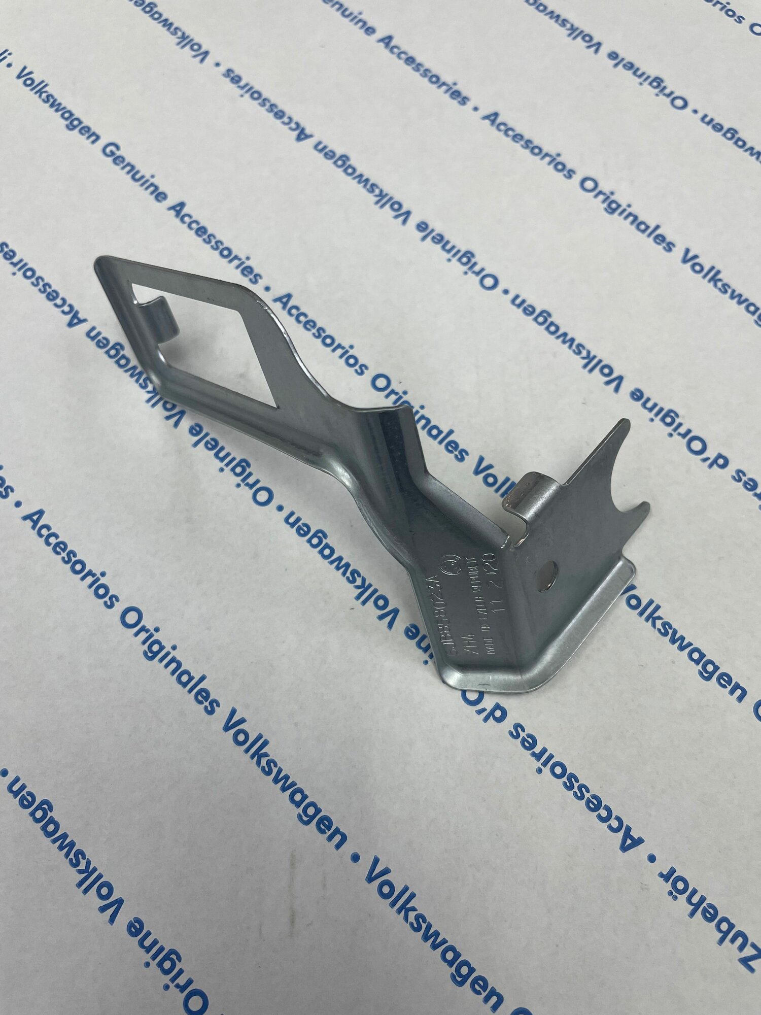 6JB858023A VAG Кронштейн передней панели для VW POLO (RUS) (2020>)