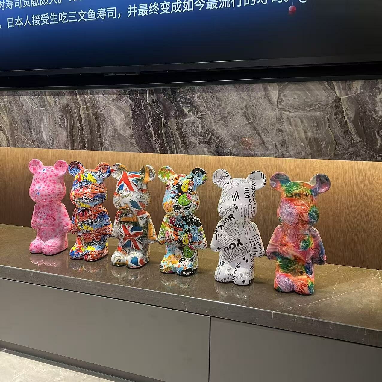 Украшение детской комнаты с медвежонком, интернет-знаменитость, светлый роскошный ТВ-шкаф, винный шкаф, фигурка мультяшного жестокого медведя, маленькая кукла