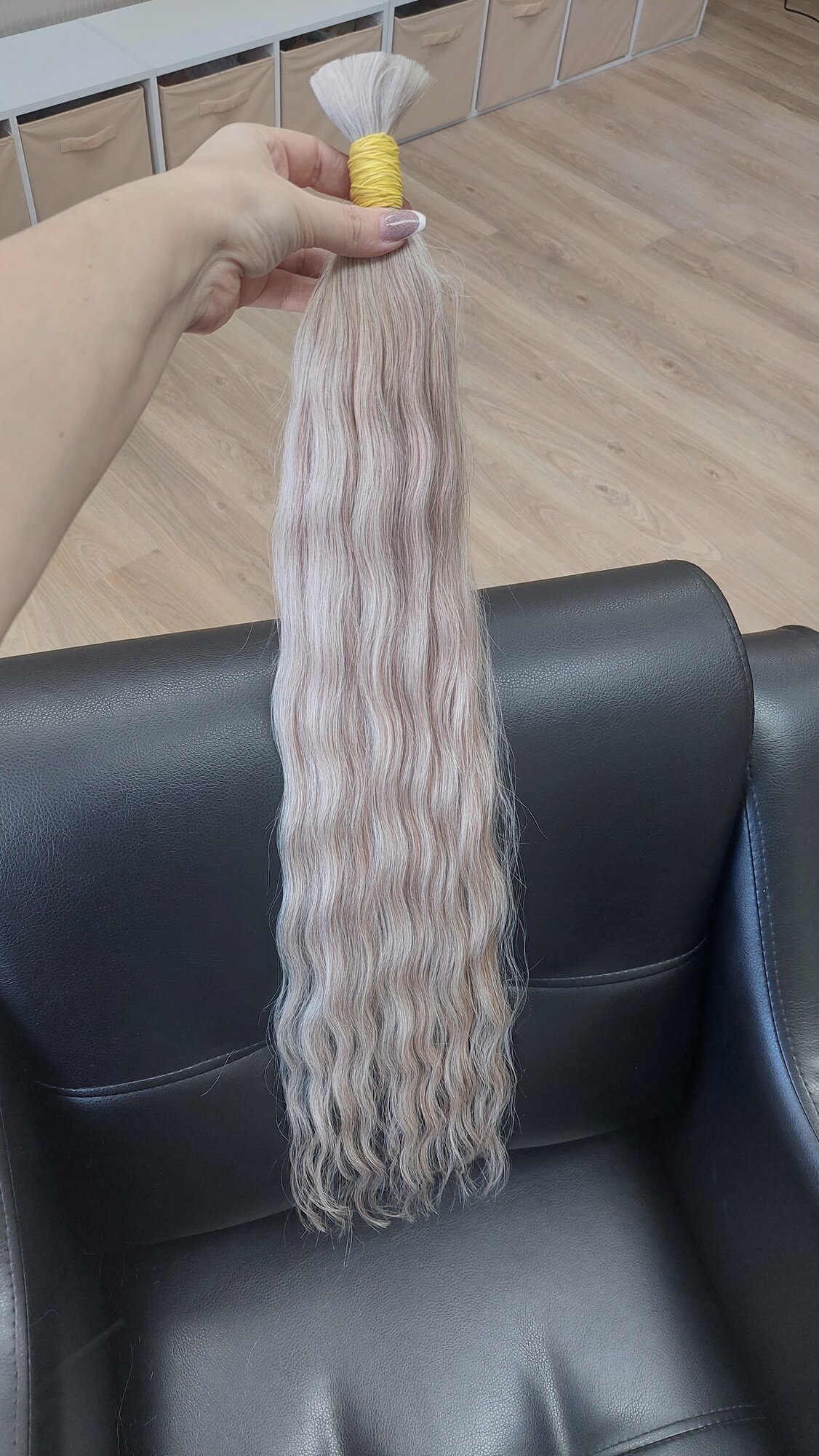 Натуральные волосы для наращивания, 70см 100г, пепельный мелированный блонд, природная волна, категория люкс