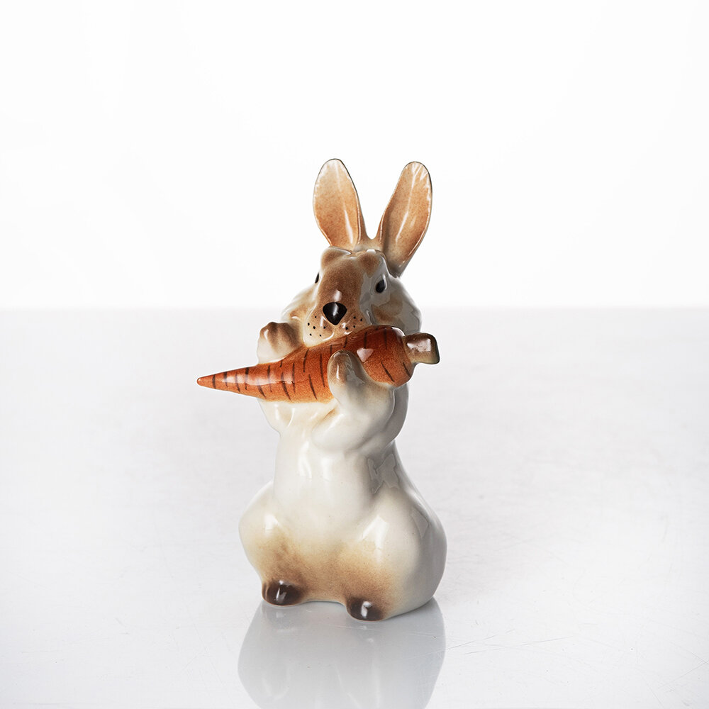Скульптура фарфоровая Императорский фарфоровый завод ИФЗ "Заяц с морковкой №1"