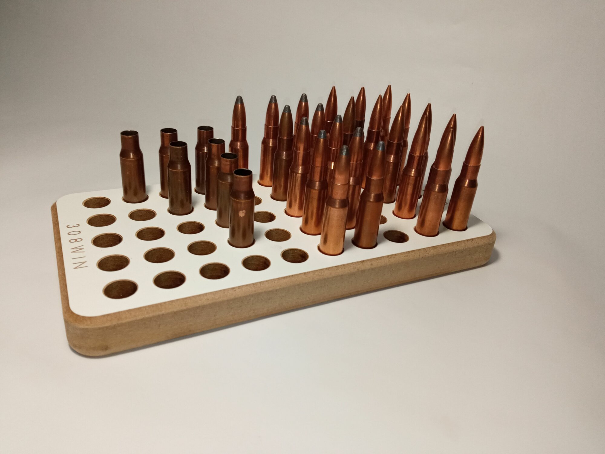 Подставка для гильз и патронов кал. 308 Winchester 7.62x51 на 50 мест / доска для сборки патронов