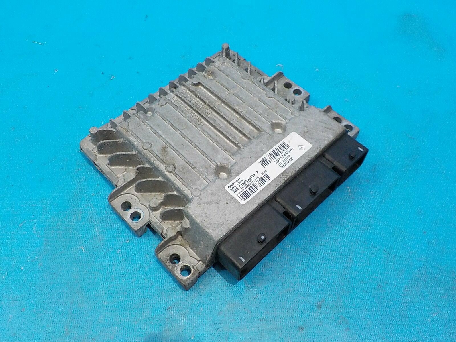 Блок управления двигателем RENAULT Duster 1 2010-2019 237104454R - Б/У
