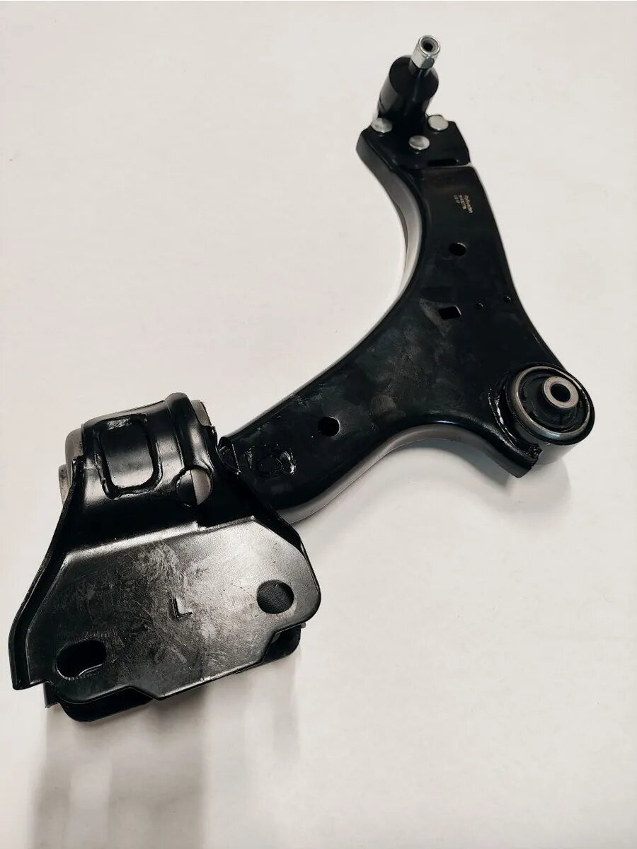 Рычаг передний левый