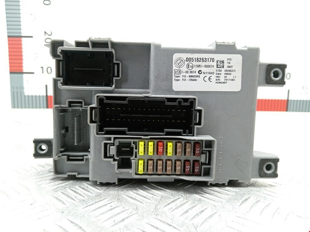 Блок предохранителей Fiat Punto 3 Grande Punto (199/310) 00518263170 арт. 1949566