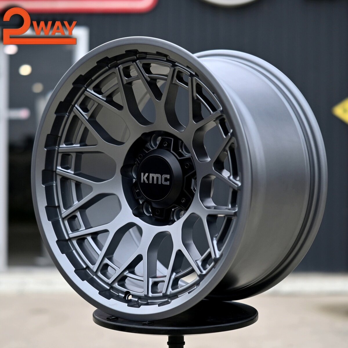 Комплект литых дисков R17 KMC KM722 Стиль 9.0J ET0 6*139.7 Графит (RV37)