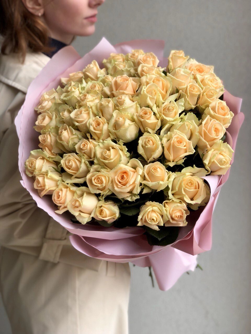Букет из 51 розы Пич Аваланж . Букет из кремовых роз. Размер М. Премиум качества.