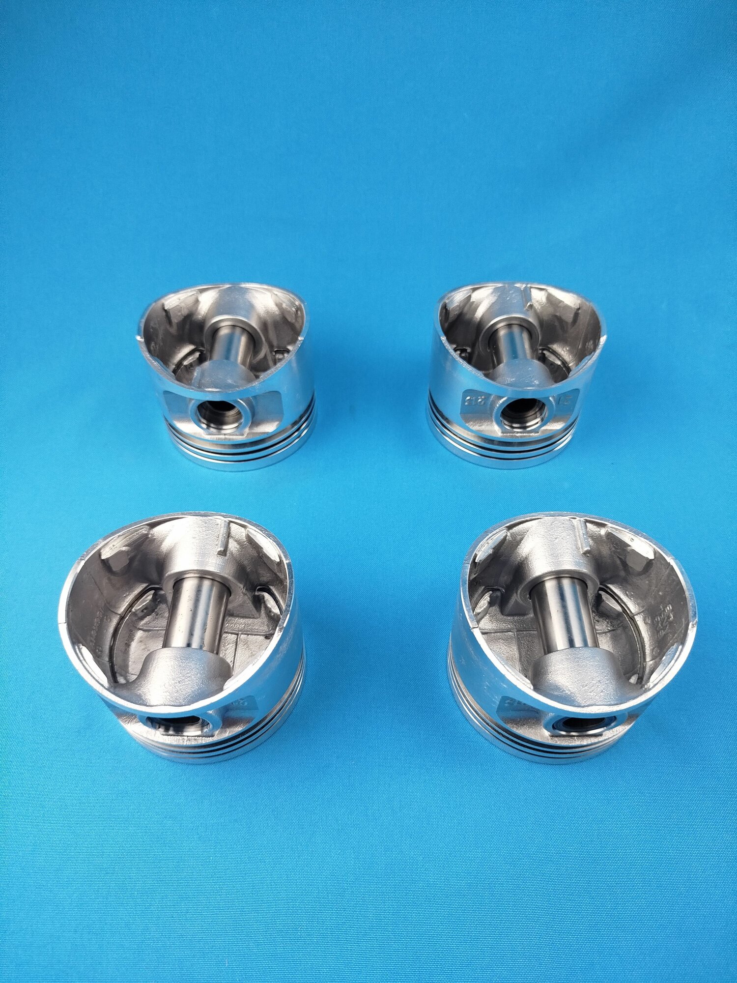 Поршня с пальцами "ВАЗ" для автомобилей ВАЗ 21213, 21214, Шевроле-Нива 82,8 E (21213-1004015-7E)