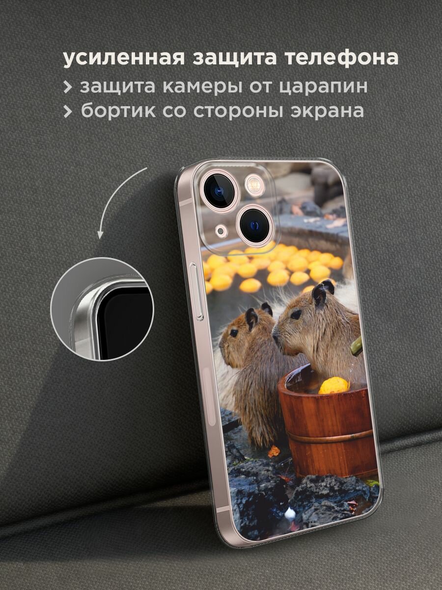 Чехол на Apple iPhone 13 mini / Айфон 13 мини с принтом "Капибары отмокают" — фото 1