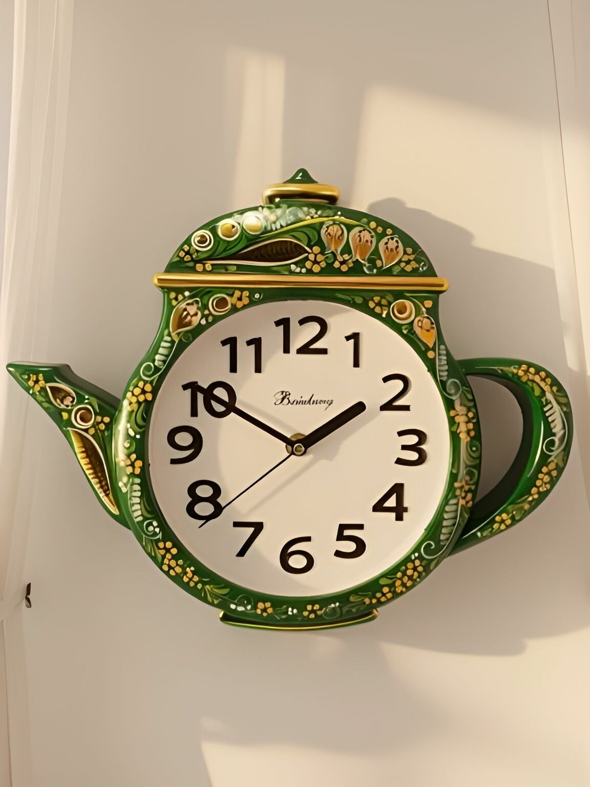 Часы кухонные в форме чайника хохлома, ландыши