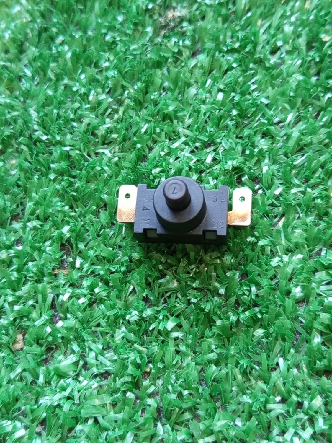 Кнопка включения для пылесоса Doffler VCC 2298 (с разбора)