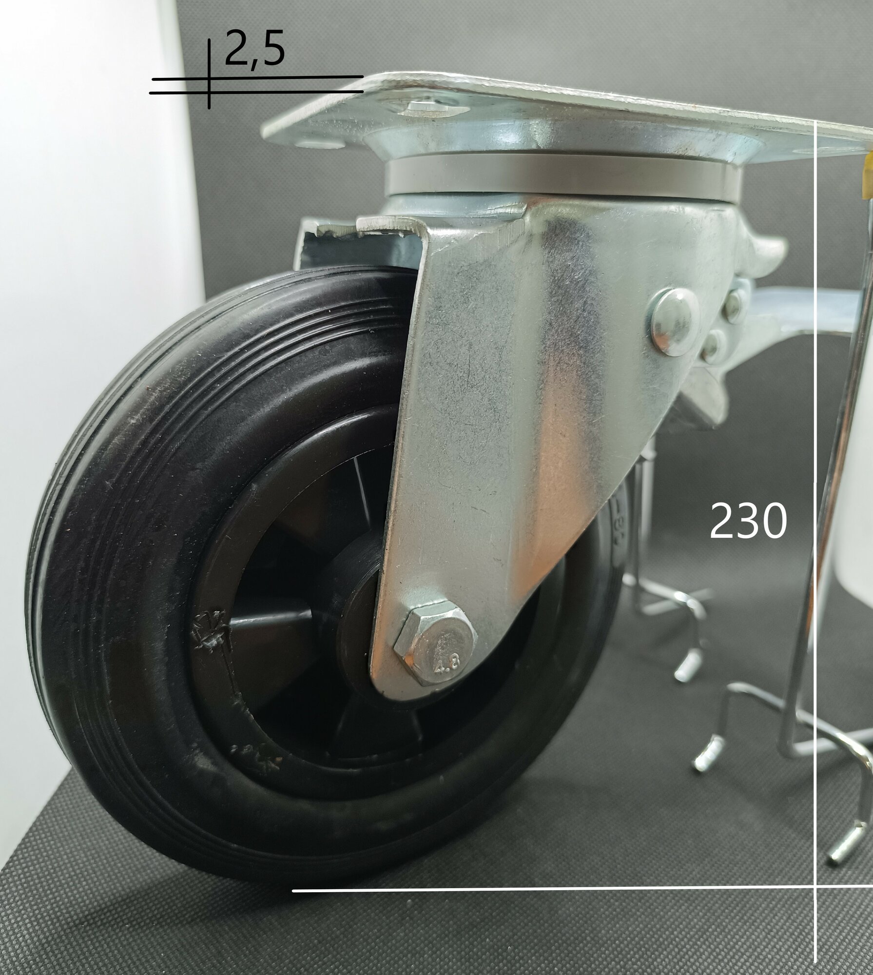 Колеса для мусорных баков викарт 200 мм поворотное с тормозом, черная резина