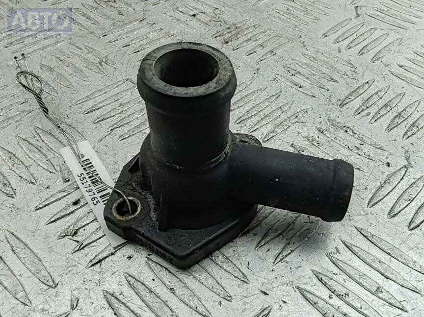 Фланец (тройник) системы охлаждения Volkswagen Golf-3