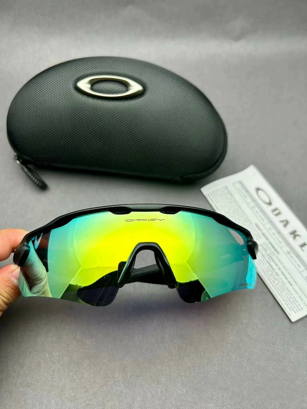 Велосипедные очки Oakley 9406A SUTRO A с защитой от ультрафиолета и противоскользящим покрытием