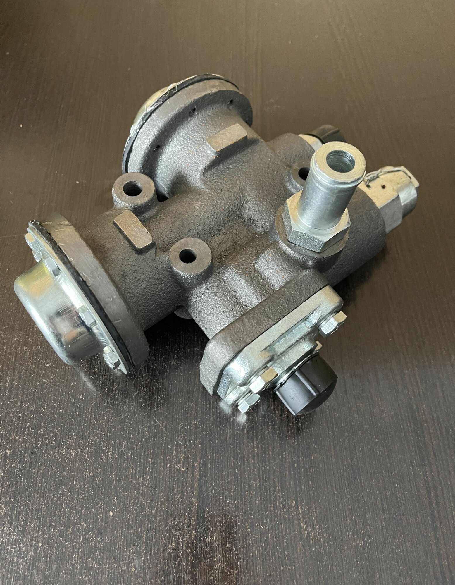 Кран управления подъемом кузова для автомобиля камаз 5511 новый