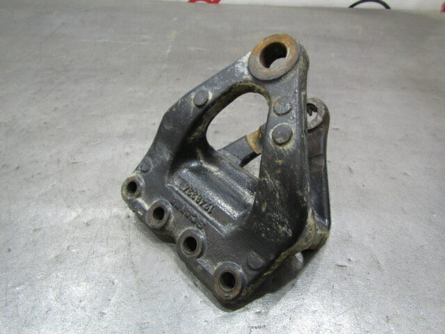 Кронштейн рессоры дополнительного переднего моста задний правый Scania 6-series