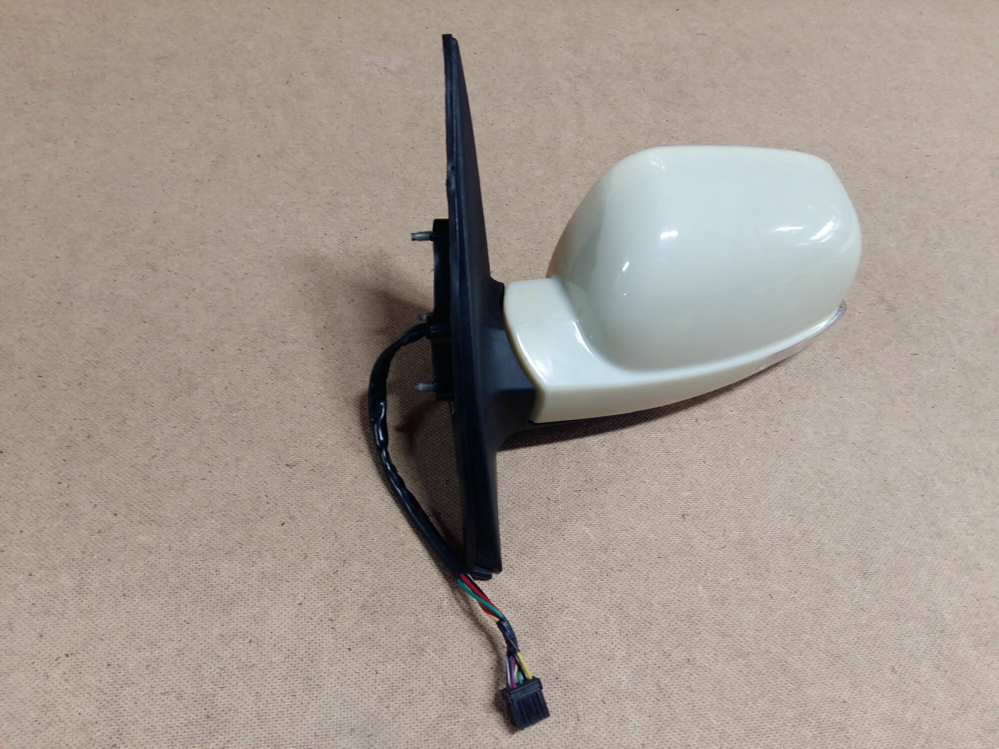 Зеркало левое EMG (1067001017)