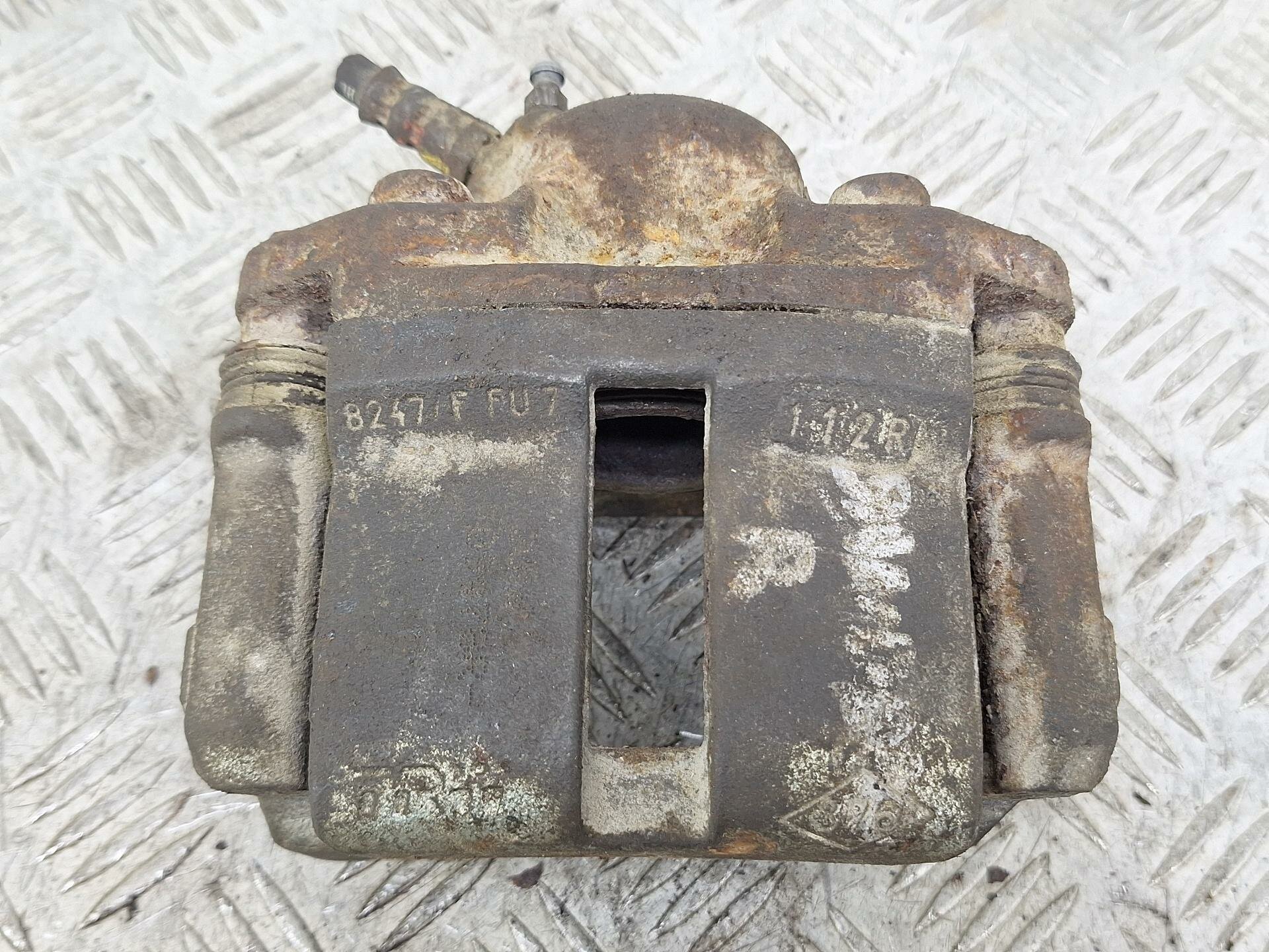 Суппорт тормозной передний правый Renault Sandero (2009 - 2014)