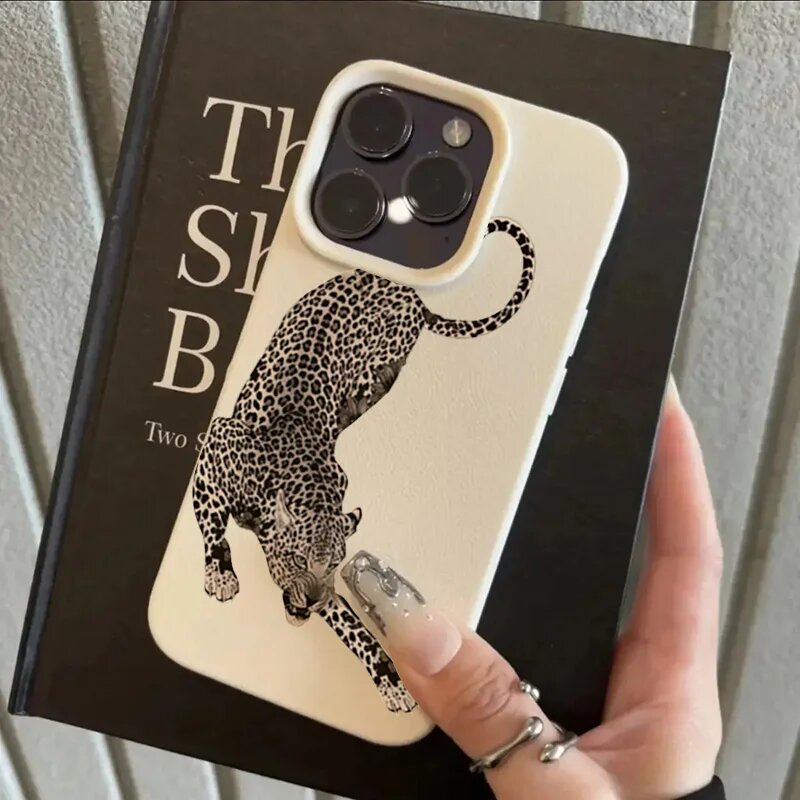 Чехол iPhone 17 Pro Max, черный, с леопардом
