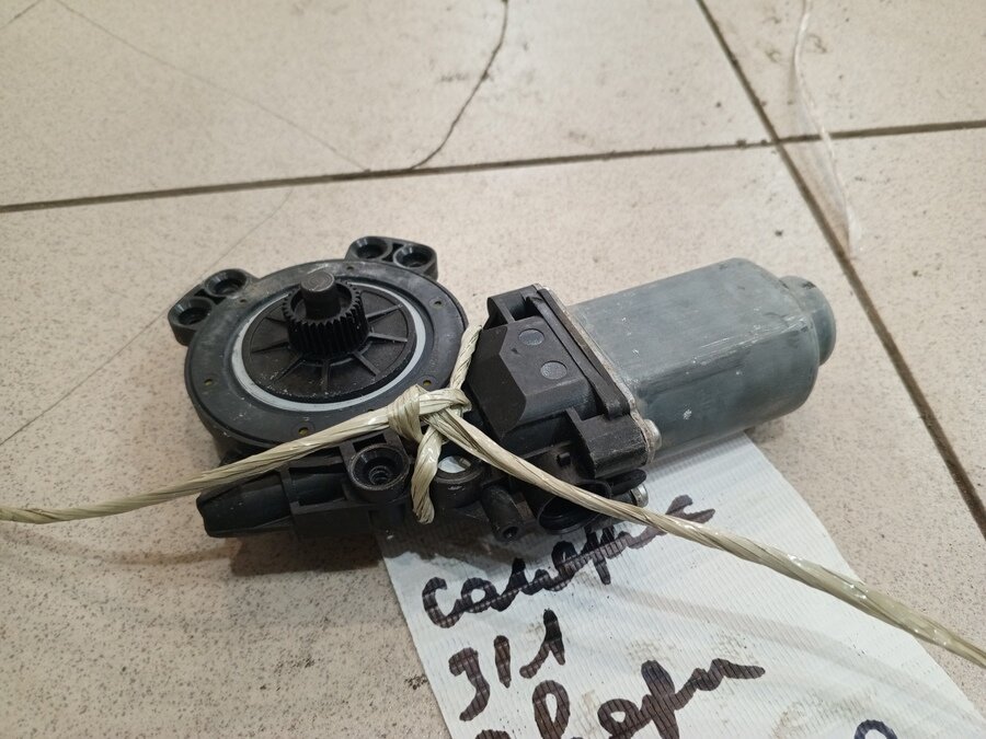 Моторчик стеклоподъемника задний левый от Hyundai Solaris 2010-2017