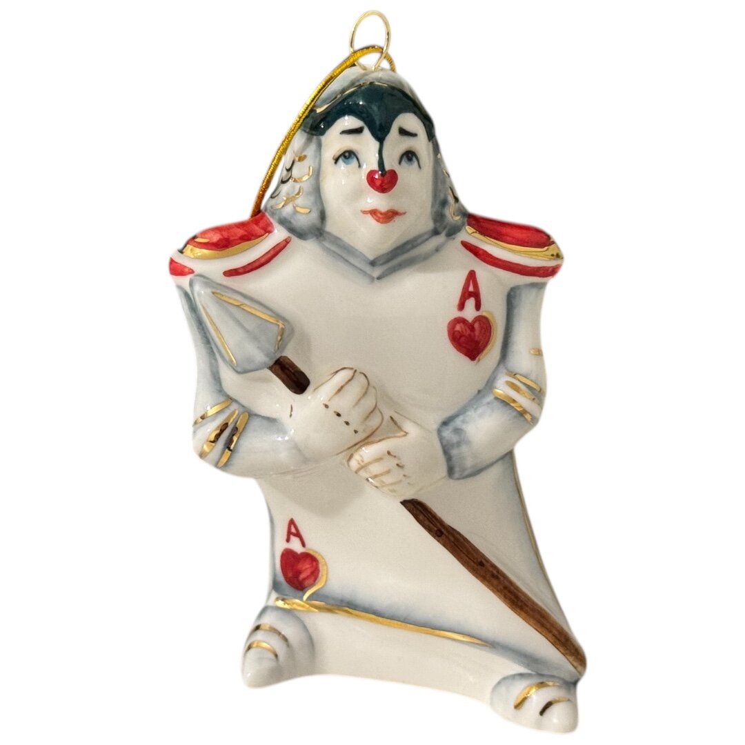Елочная игрушка серии Алиса в стране чудес "Карта Туз червей" Лефортовский фарфоровый завод. Елочная игрушка из фарфора