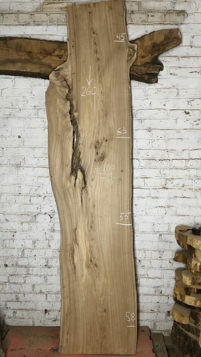 Слэб дерева Карагач К207, высота 260 см, толщина 4,5 см, влажность 8-10%