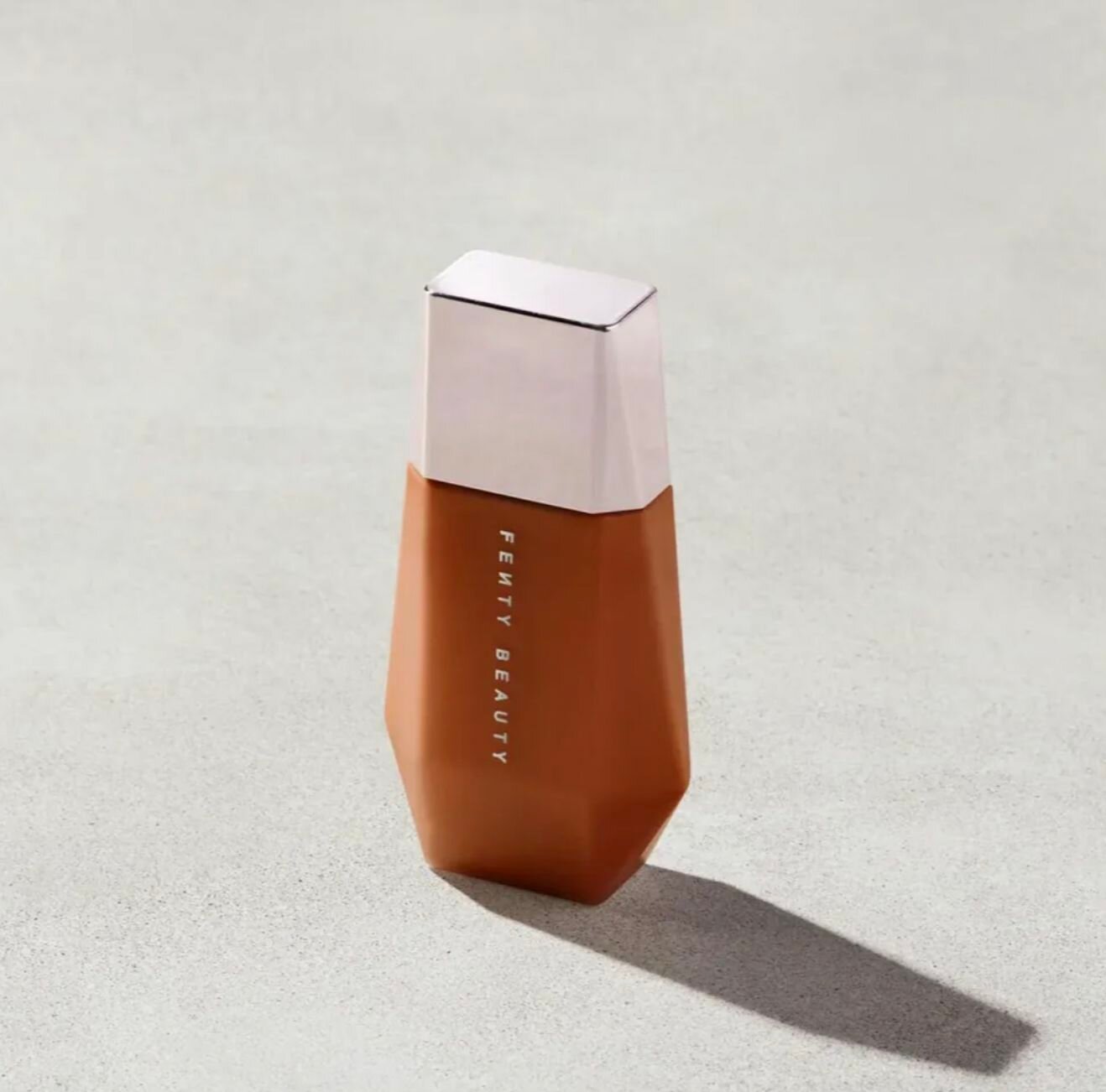 Fenty Beauty by Rihanna основа под макияж Eaze Drop'lit All-Over Glow Enhancer 04 Bronze Jasper
