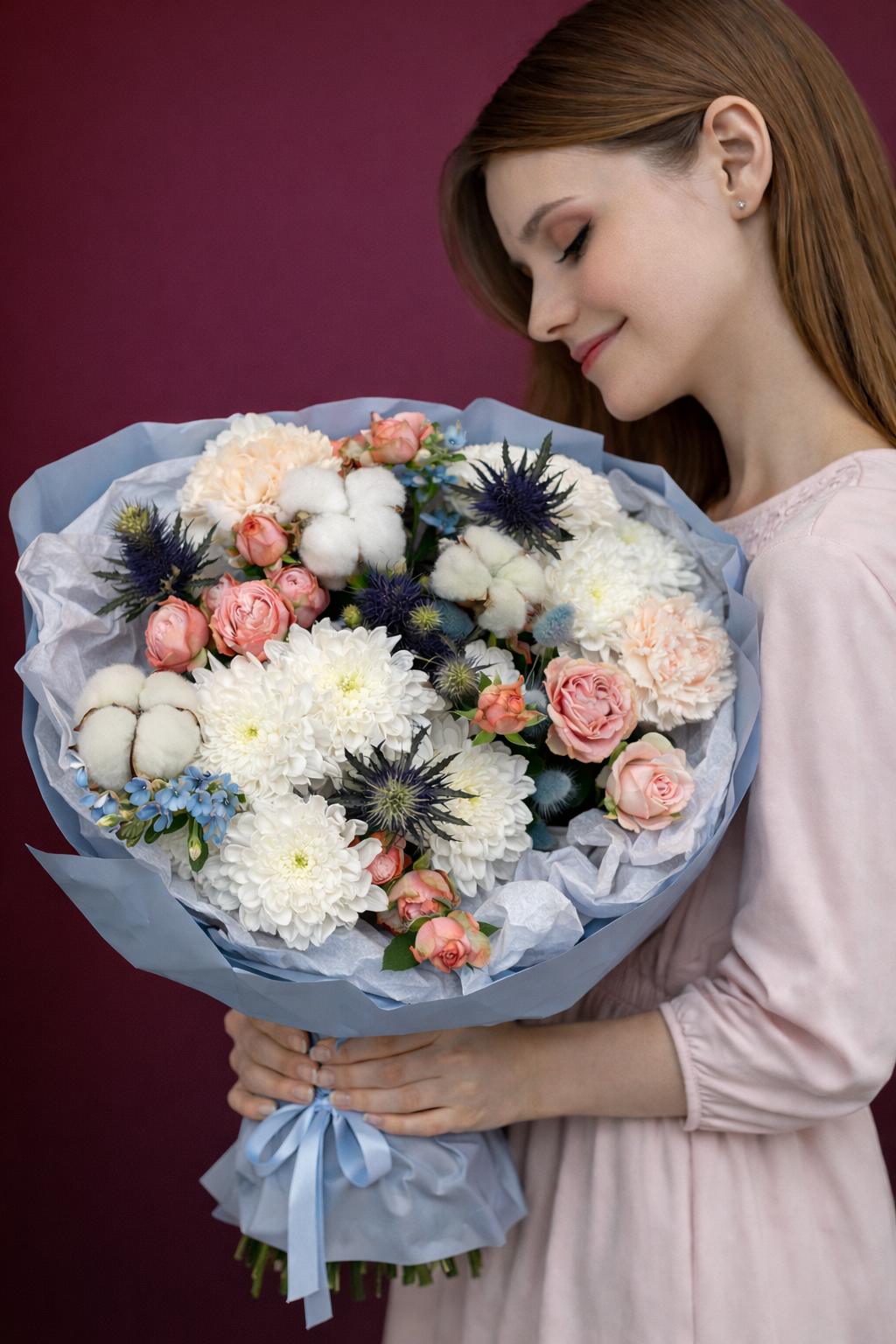 Сборный букет "Сумерки" с эрингиумом, хризантемой и кустовой розой