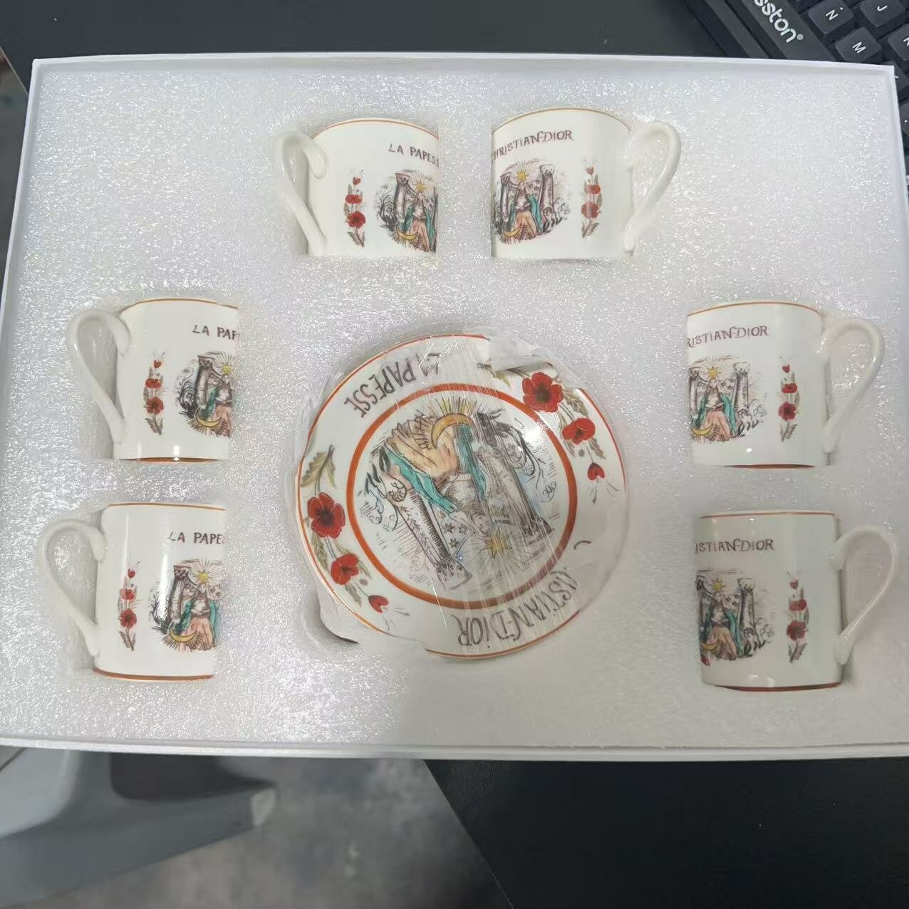 Европейский керамический набор чашки и блюдца, 6 чашек и 6 блюдец, объем 70 мл, узор жрица