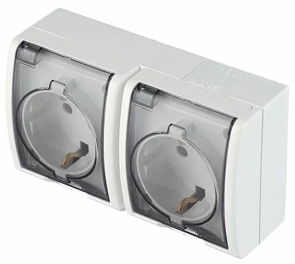 Розетка Simon 15 Aqua, двойная, 2P+E Schuko, с защитными шторками, с крышкой, степень защиты IP54, полупрозрачная крышка, 16А 250В, винтовые зажимы, белая