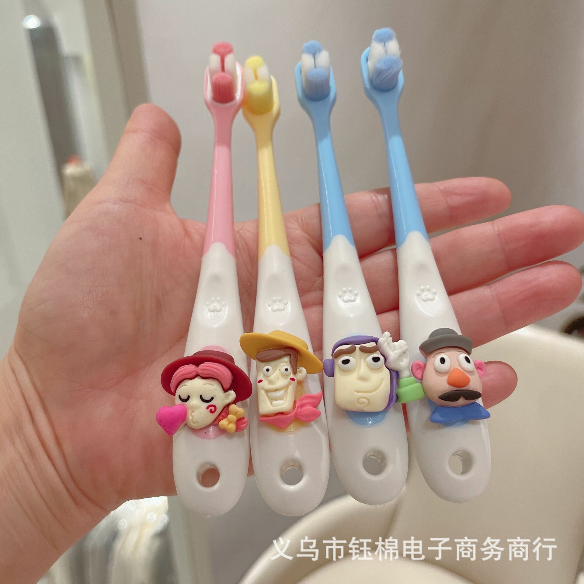 2026 Новейшая 4-пакетная модель детской зубной щетки с мягкими щетинками для детей 3-6 лет и 6-12 лет, начинающая зубная щетка для малышей с 10 000 щетинками