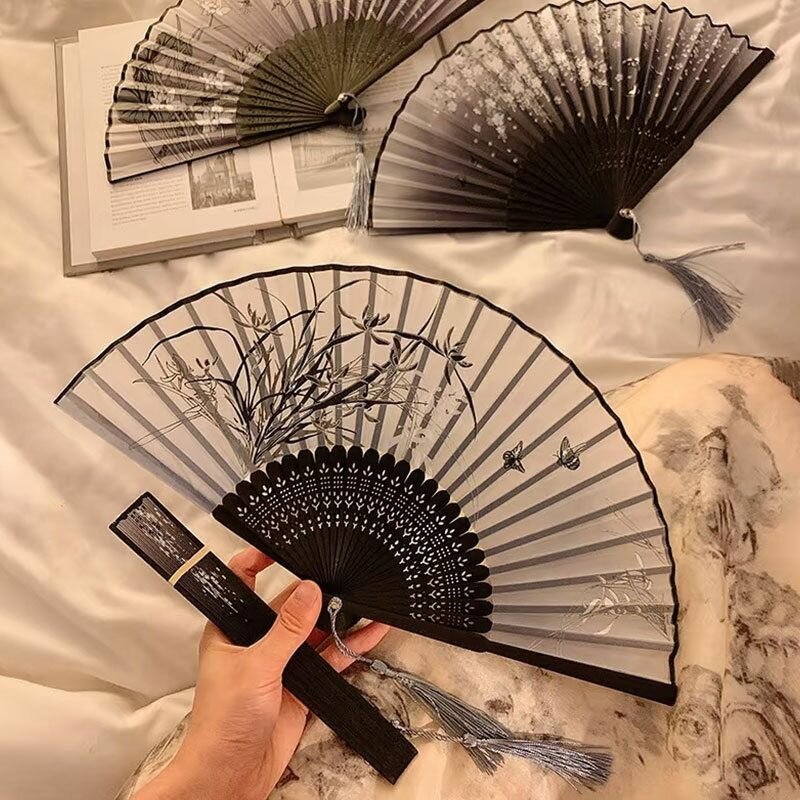 Складной веер в китайском стиле