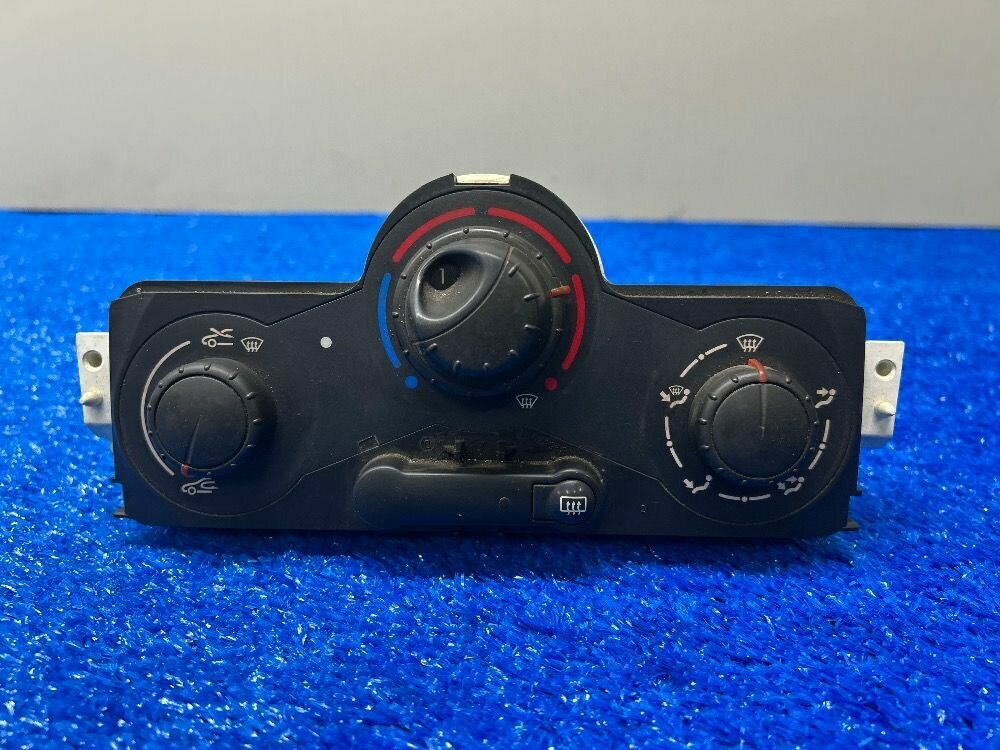 Блок управления печкой Renault Megane 2 7701064233