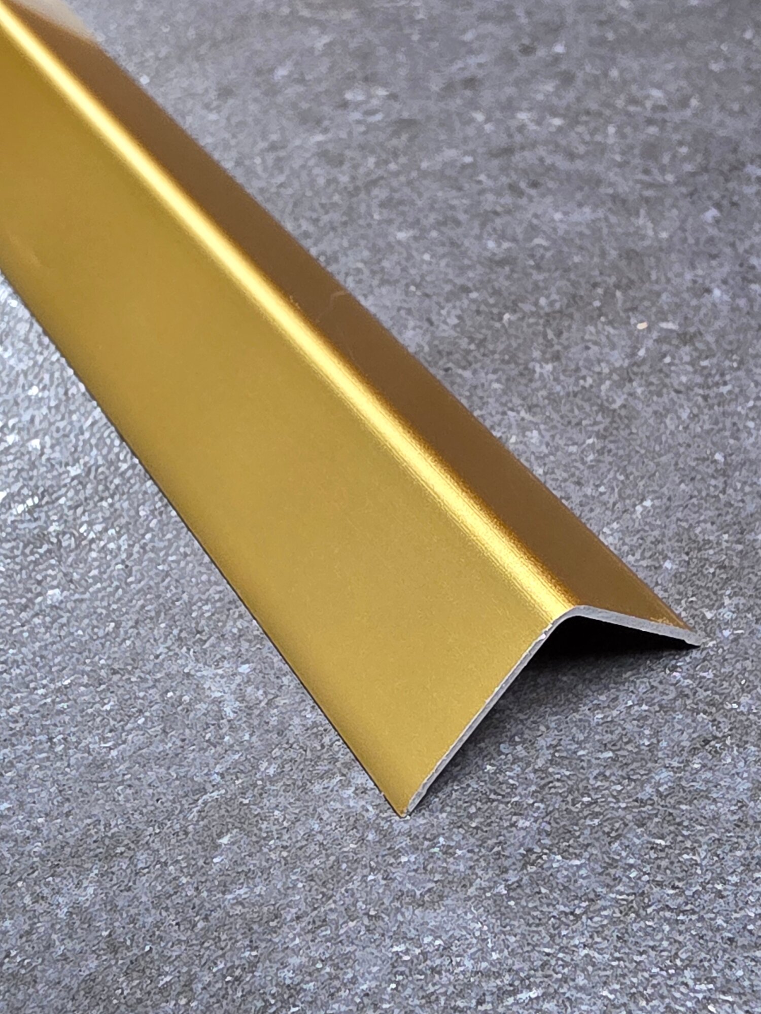 Угол внешний накладной для плитки алюминиевый анодированный 20х20мм 2.7м Золото матовое